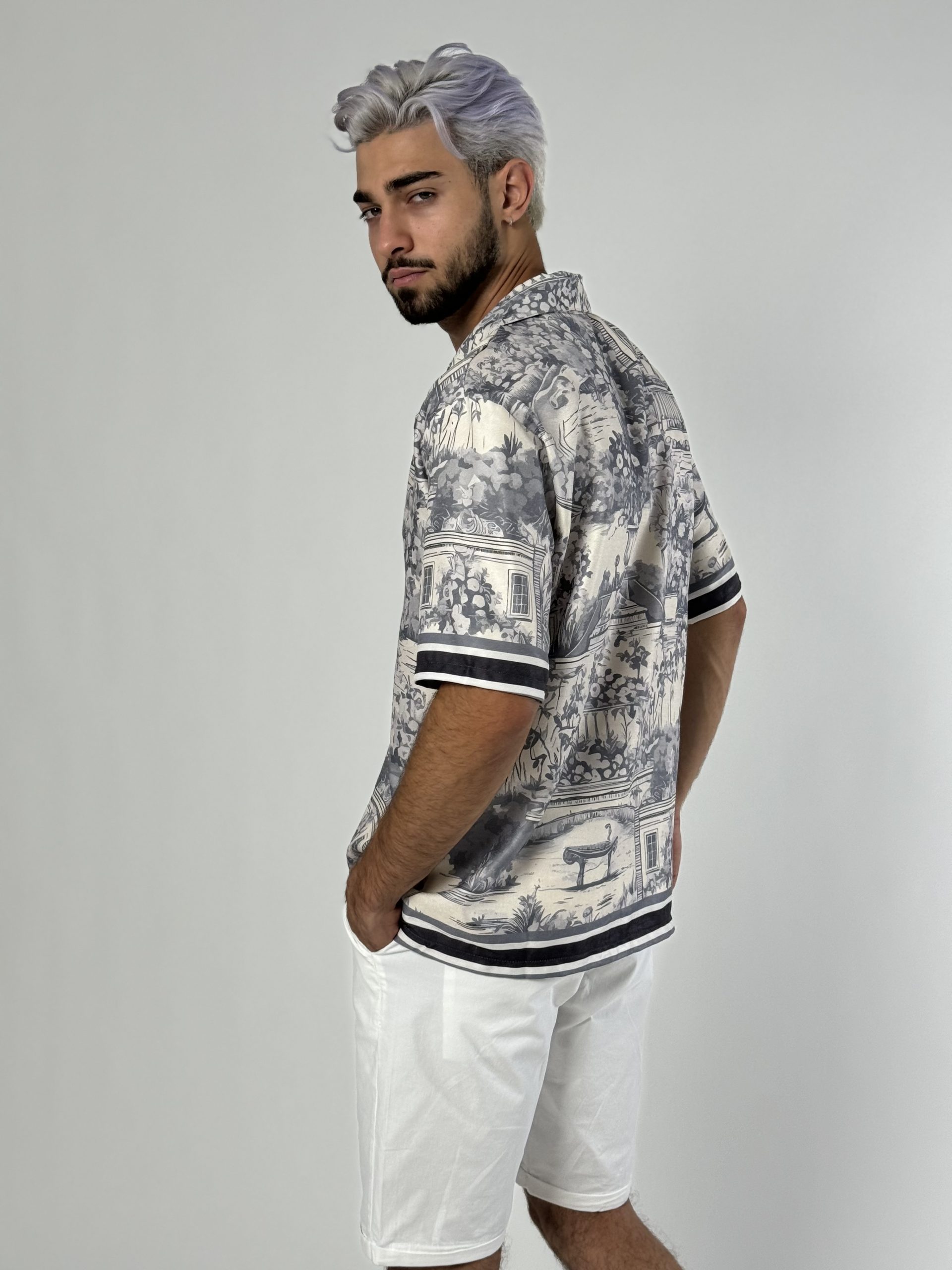 Cămașă cu mânecă scurtă și imprimeu gri