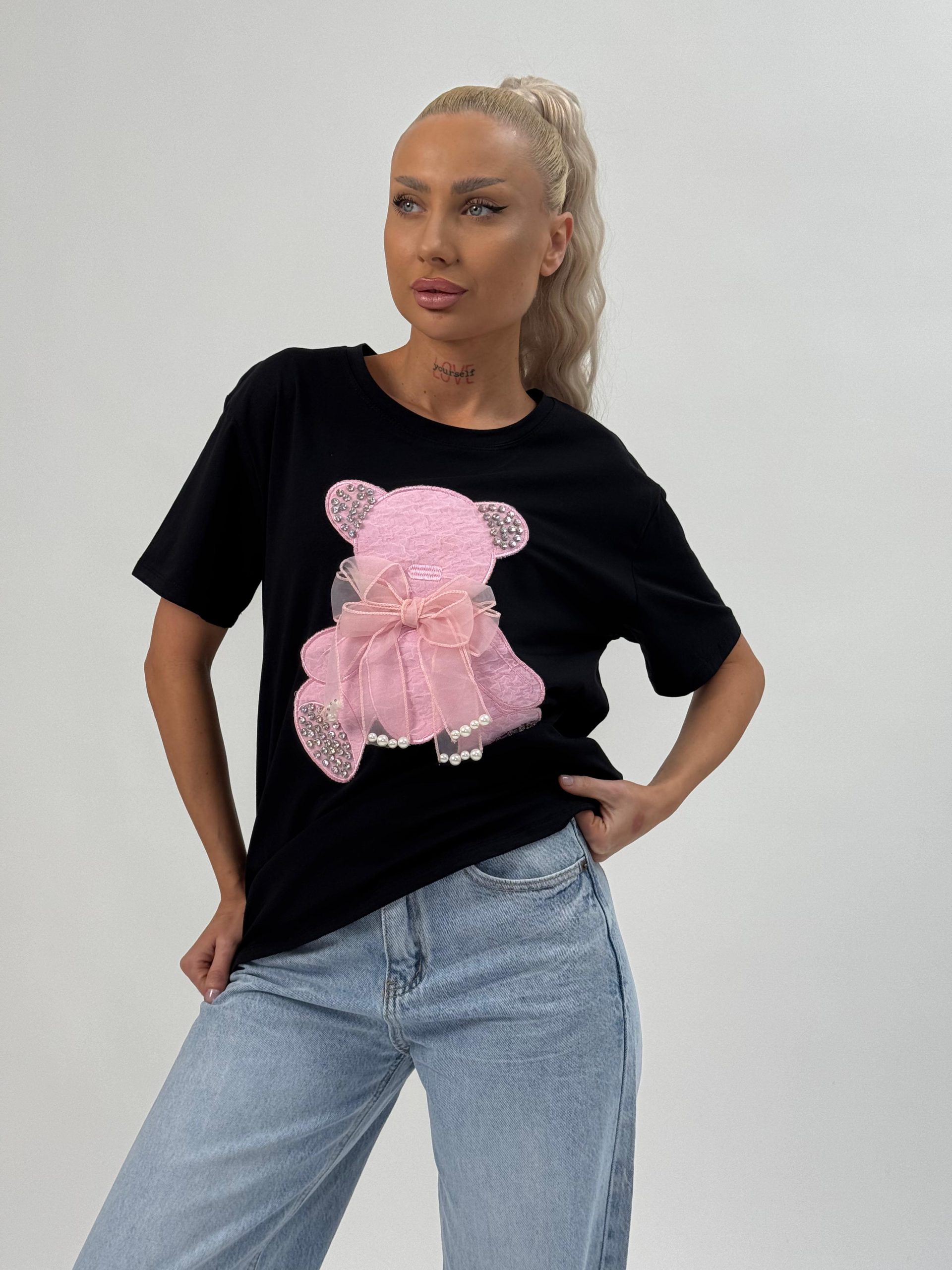 Tricou din bumbac cu model urs și strasuri